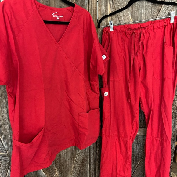 Uniform Advantage | Other | Uniform Advantage Red Relaxed Fit Scrub Set ...